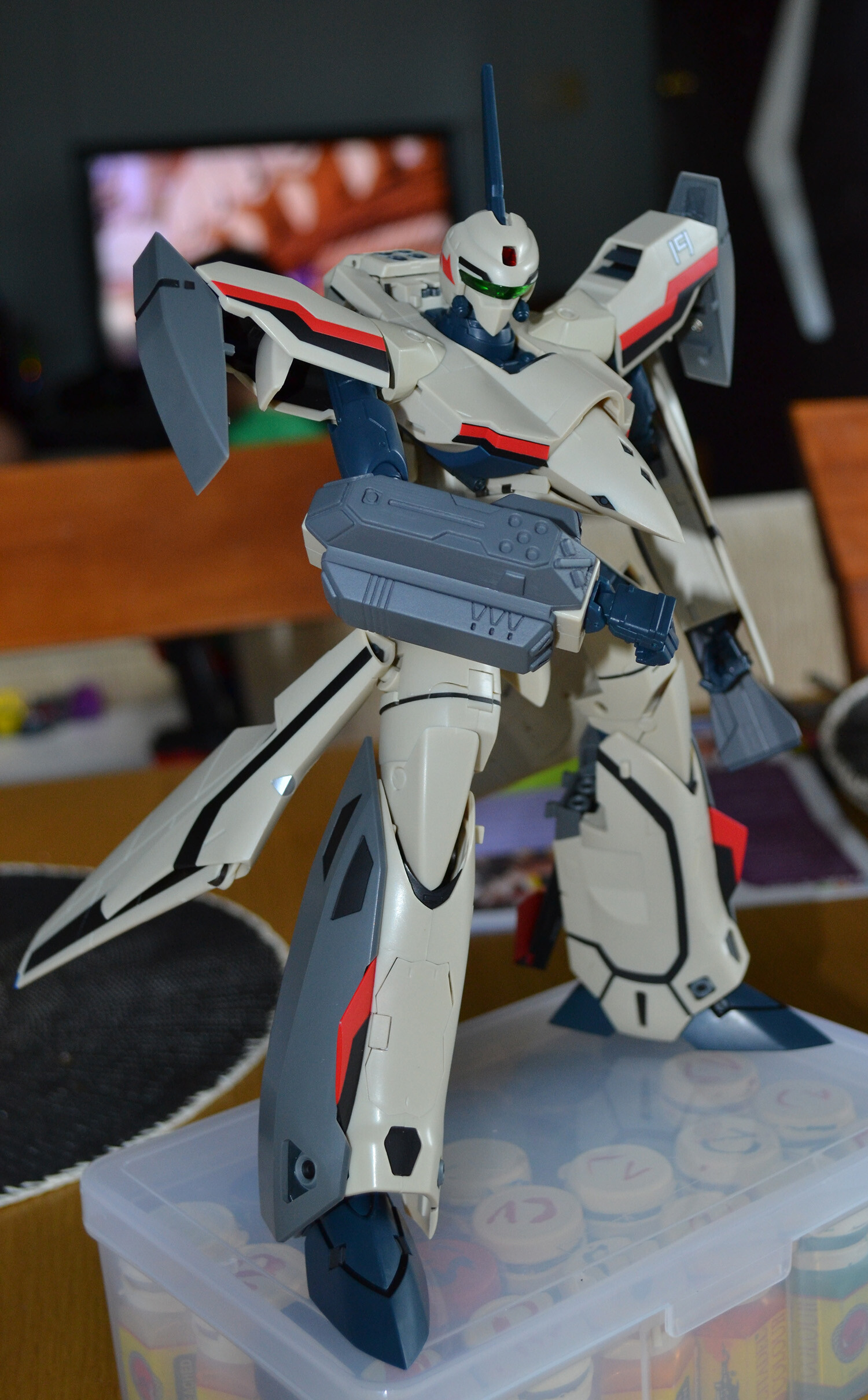Chris Vera - Custom 1/60 YF-19 Arm Cannon