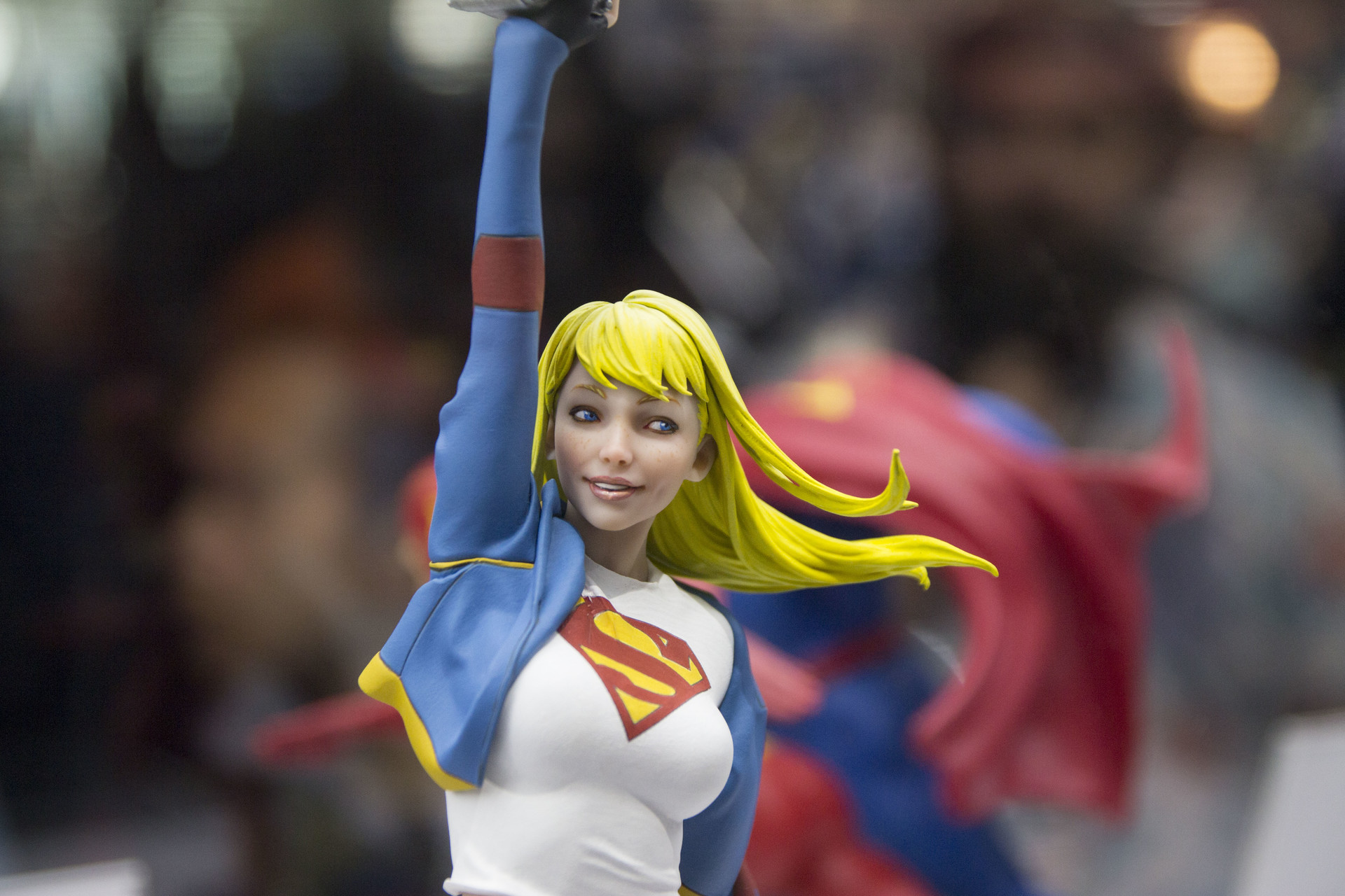 James Marsano - DC collectibles - DC Gotham City garage : Supergirl