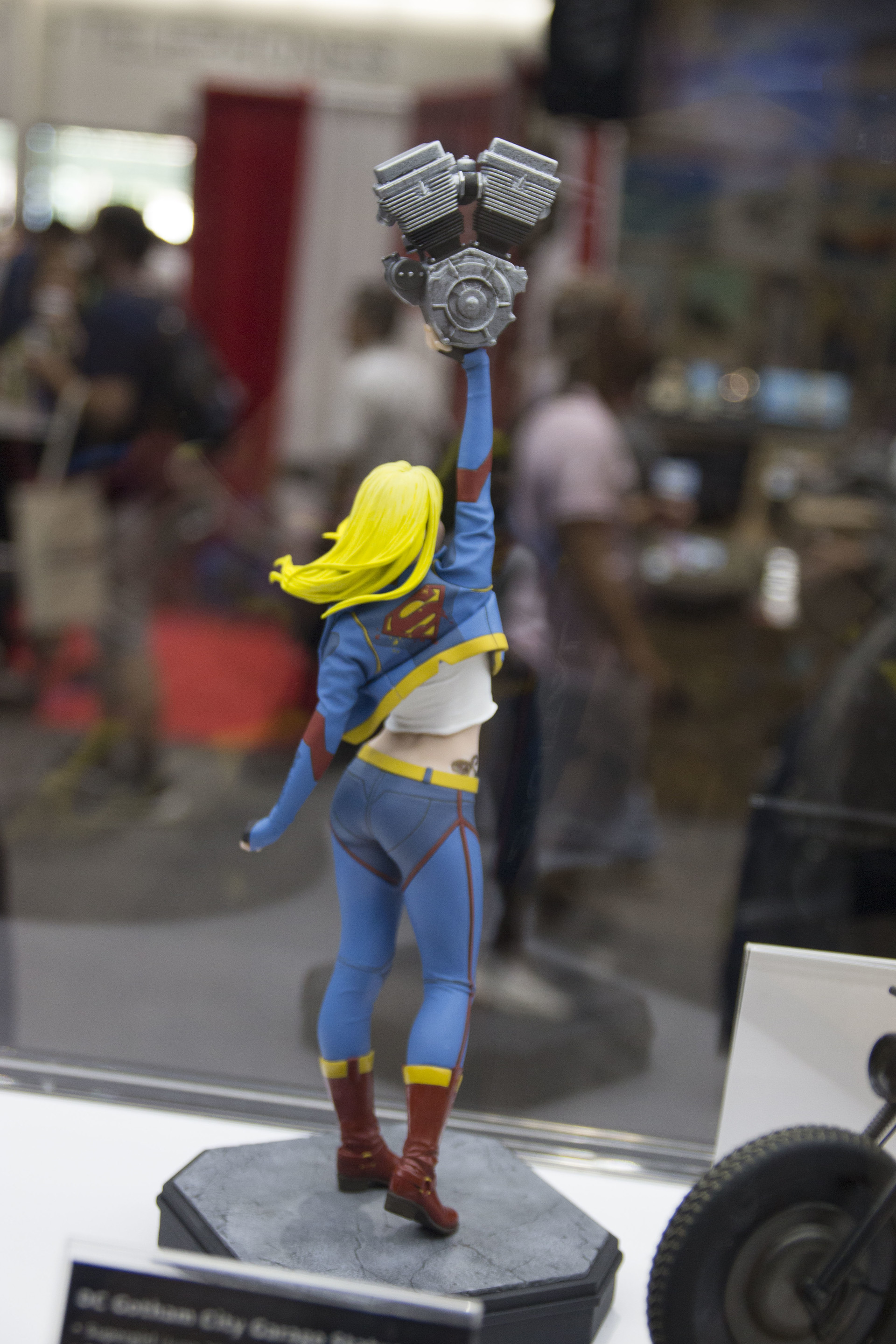 James Marsano - DC collectibles - DC Gotham City garage : Supergirl