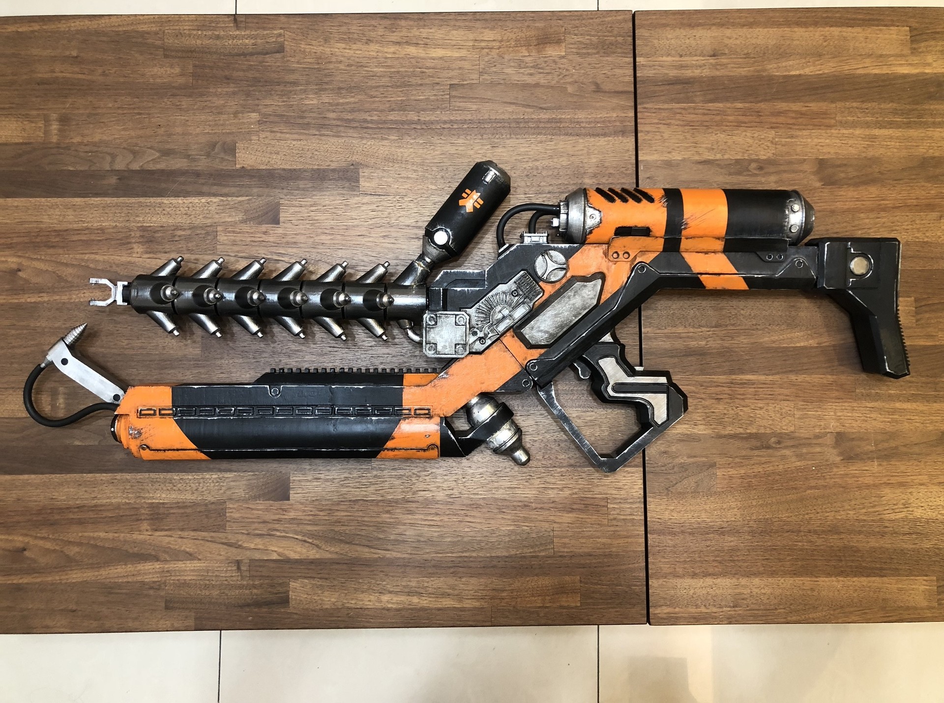 R1 Chung - DISTRICT 9 Alien Rifle Life Size