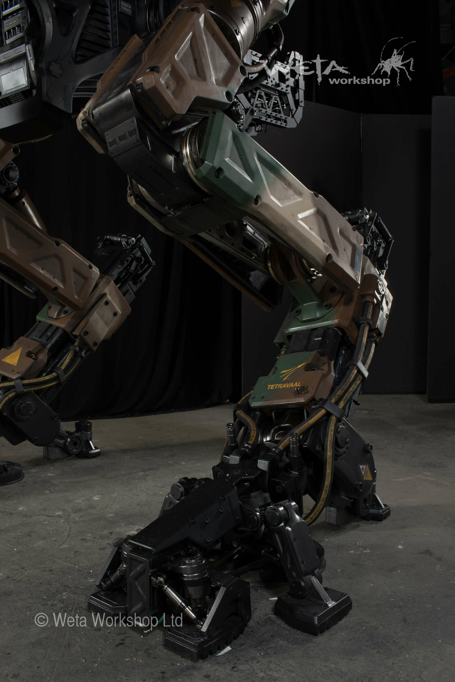 EDWARD DENTON - EDRED INDUSTRIES - CHAPPIE: THE MOOSE - Full Scale