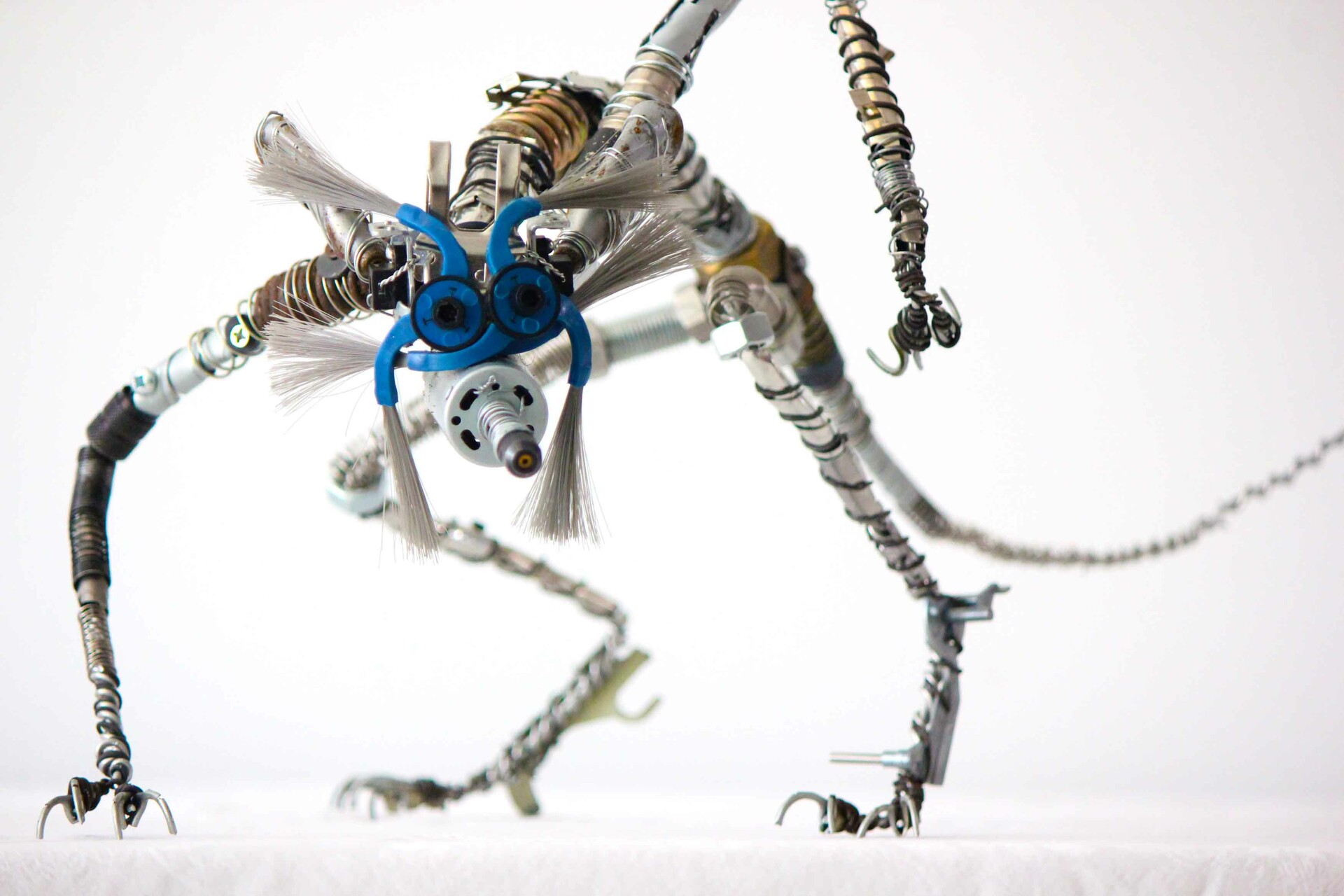 ArtStation - Voici Cy-Fox, sculpture en métal et plastique de récupération