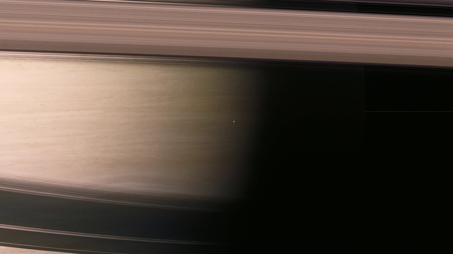 Patryk Szymański - Voyager below the rings of Saturn