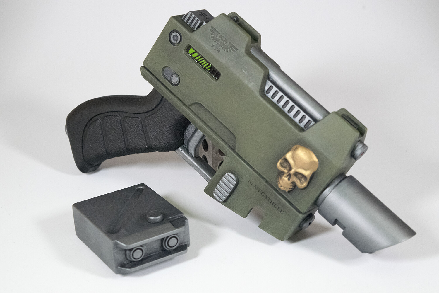 Daniel Rolph - Warhammer 40k Laspistol Prop