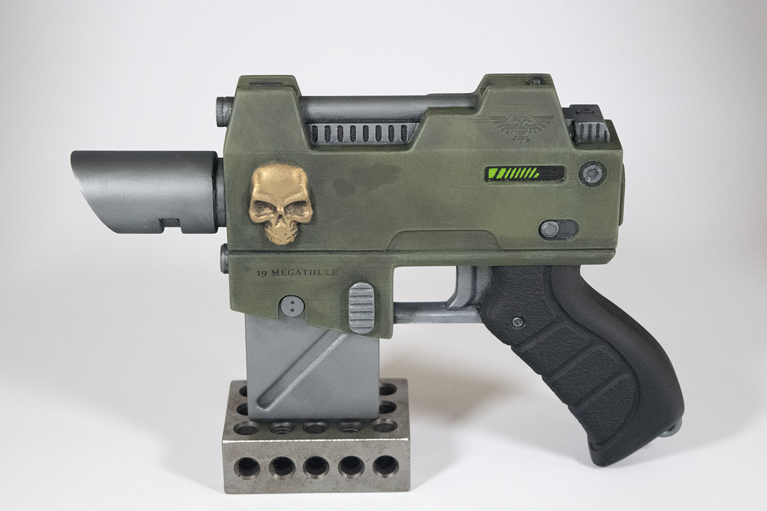 Daniel Rolph - Warhammer 40k Laspistol Prop