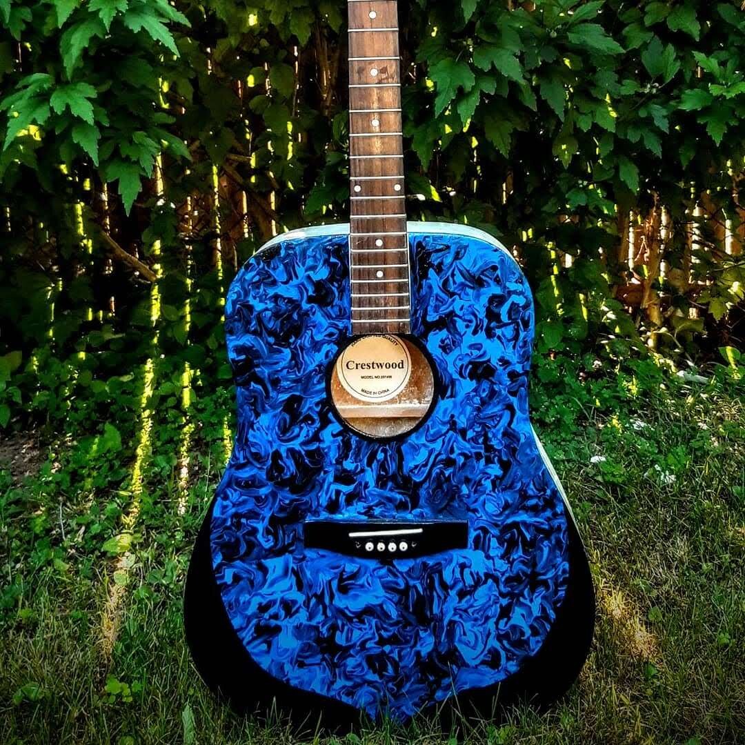Heidi Irvine - Victoria Guitars