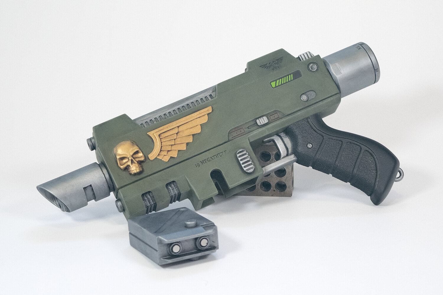Daniel Rolph - Warhammer 40k Hellpistol Prop