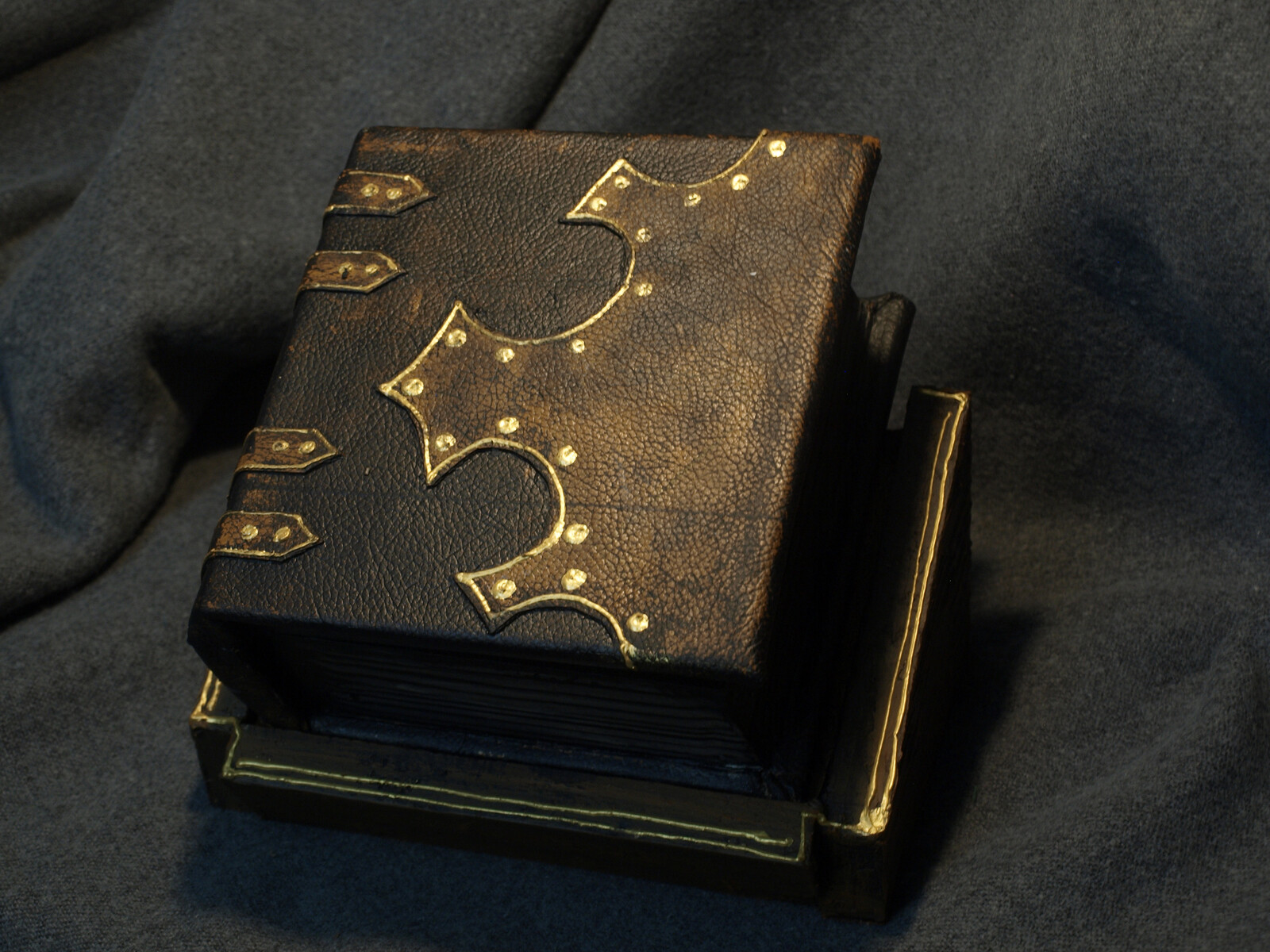 Кай Йара - a riddle book with a magnetic lock