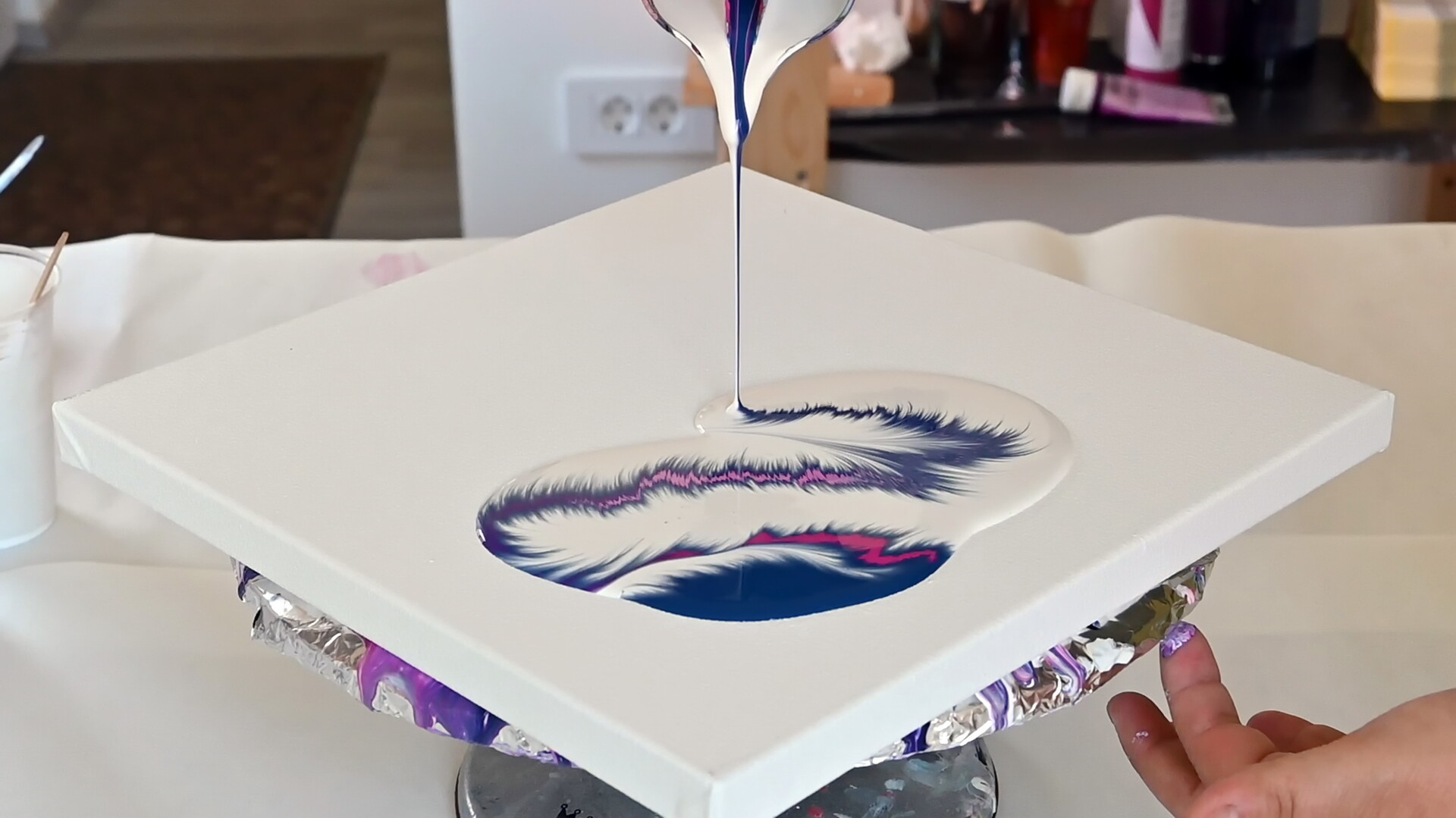 Fiona Art - FEATHER Acrylic pour ~ Painting with Split cup ~ Fluid art for beginners ...