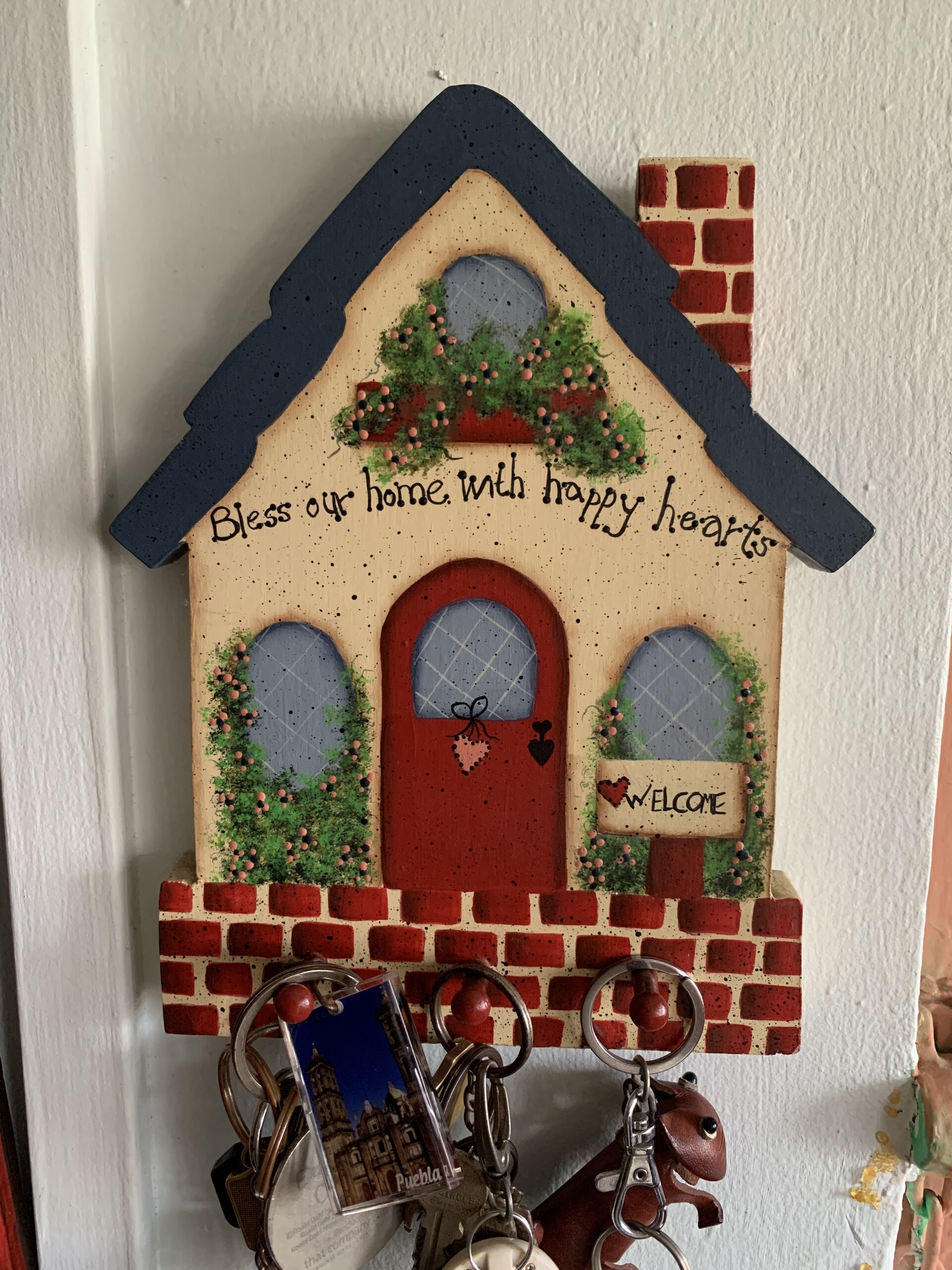 ArtStation - Family key holder - acylic on wood