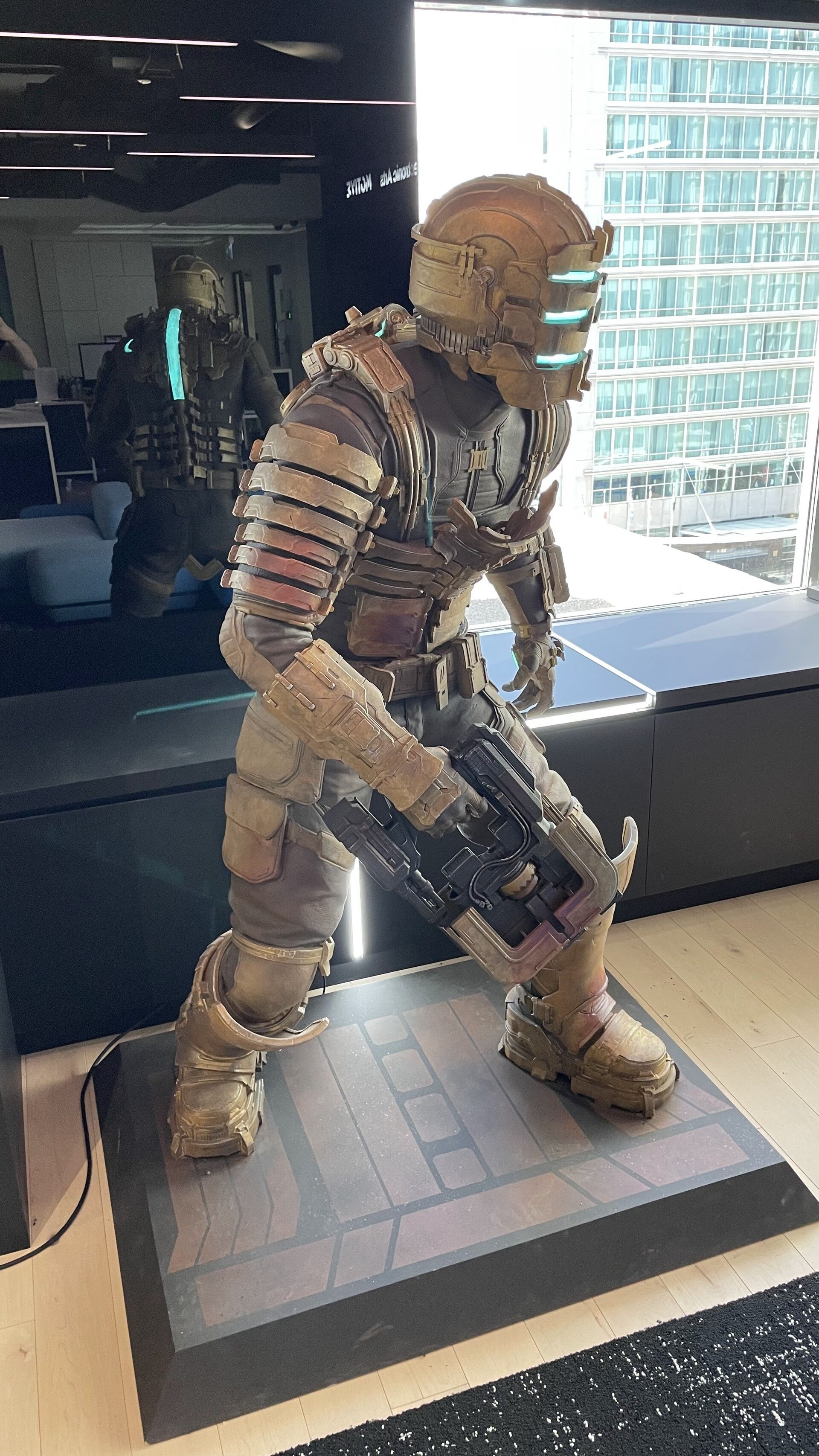 KEOS MASONS - Isaac Life-Size Statue - Dead Space