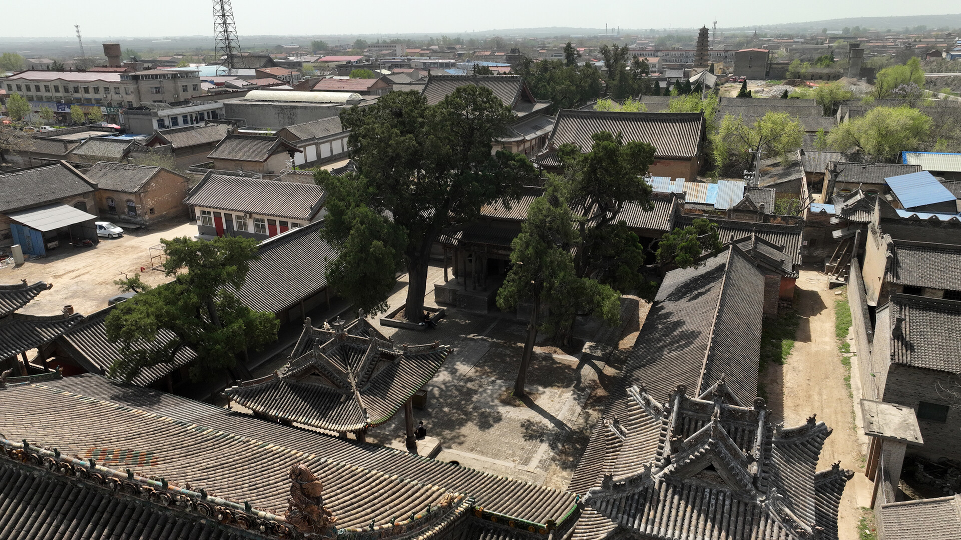 Junling Wang - “Demon face” -Ancient courtyard《妖面行》-古院山上