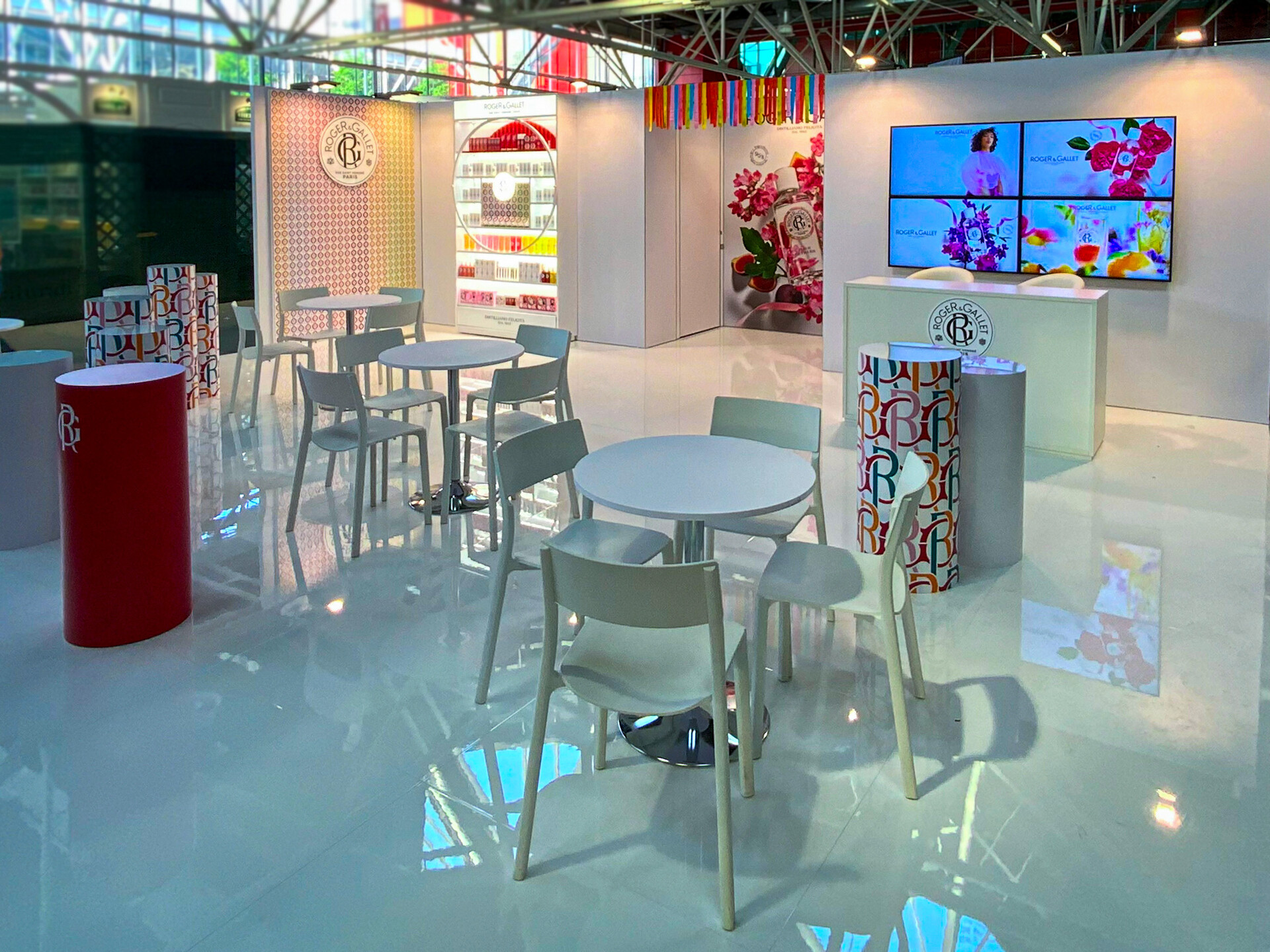 ArtStation - Roger & Gallet Booth