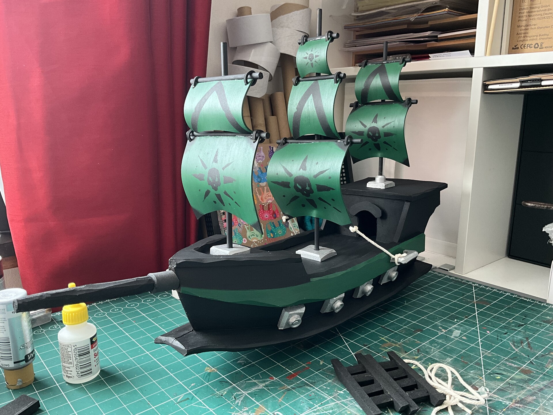 Liz B - Sea of Thieves inspired Galleon with Obsidian livery