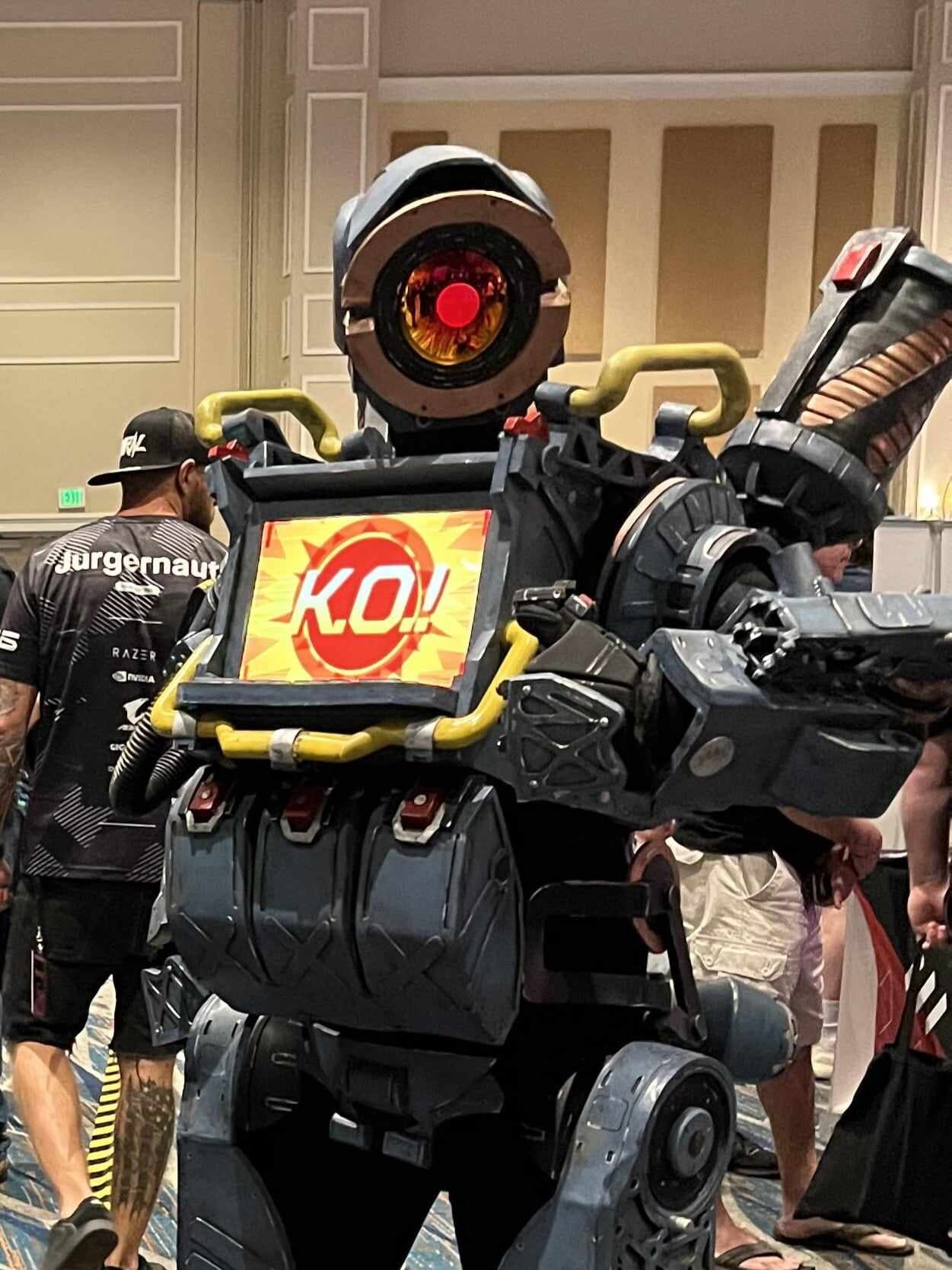 Javier Martinez - Apex Legends- Pathfinder Cosplay