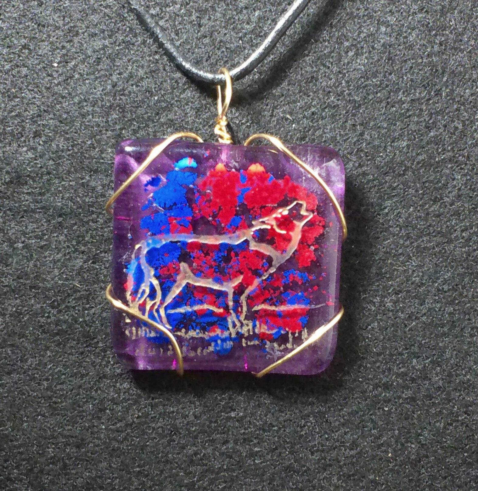 ArtStation - Howling Wolf wire-wrapped hand carved fused glass pendant