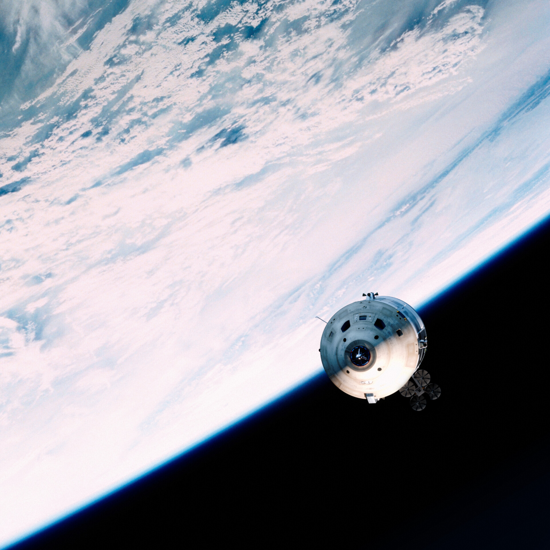 ArtStation - Apollo CSM-118 Approaching Skylab