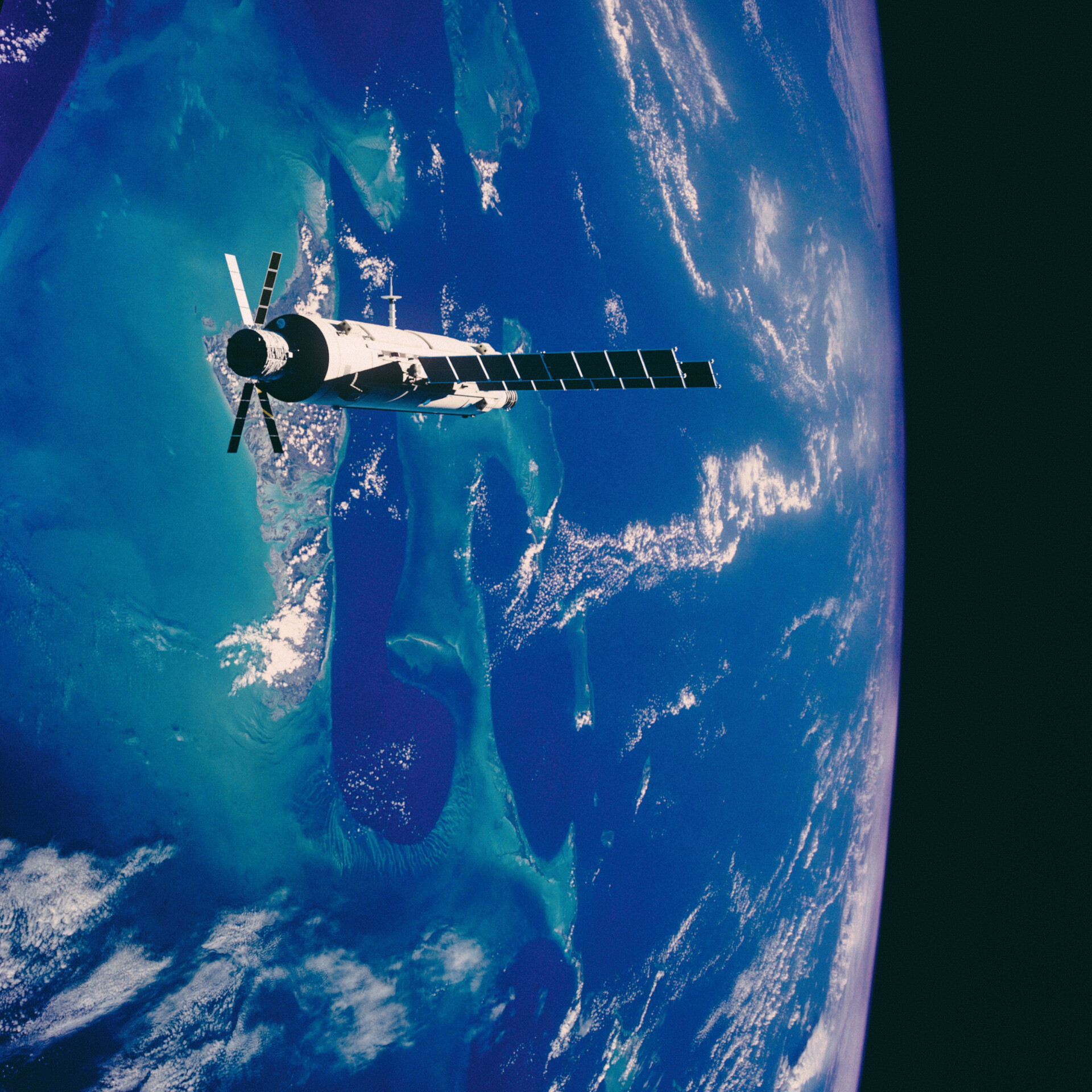 ArtStation - Inertsiya Space Station (alt-90s)