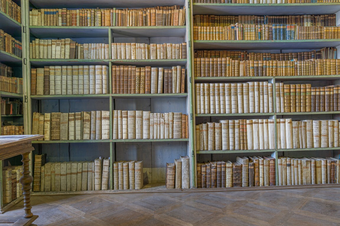 ArtStation - FREE ANCIENT BOOKS - 53 HIGH QUALITY photos | Resources