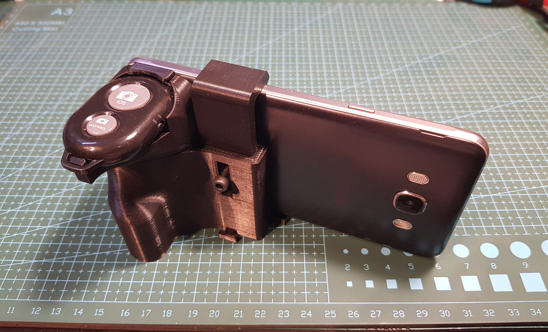ArtStation - Smartphone camera grip - camera holder | Resources